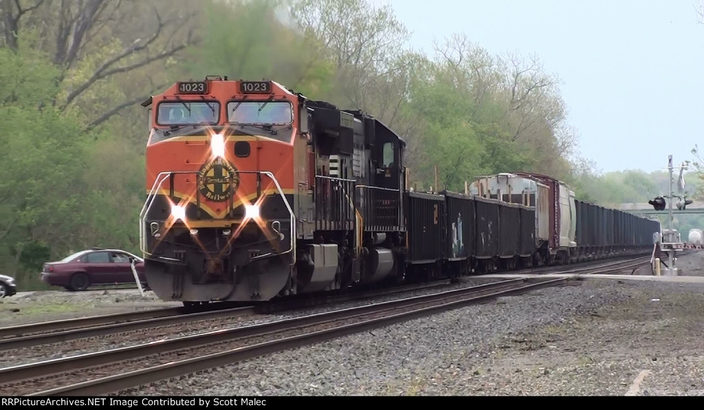 BNSF 1023 & NS 2527